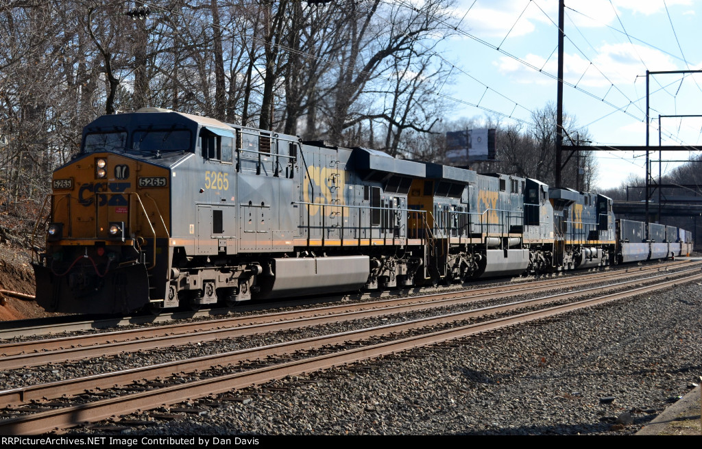 CSX ES40C 5265 leads Q034-22